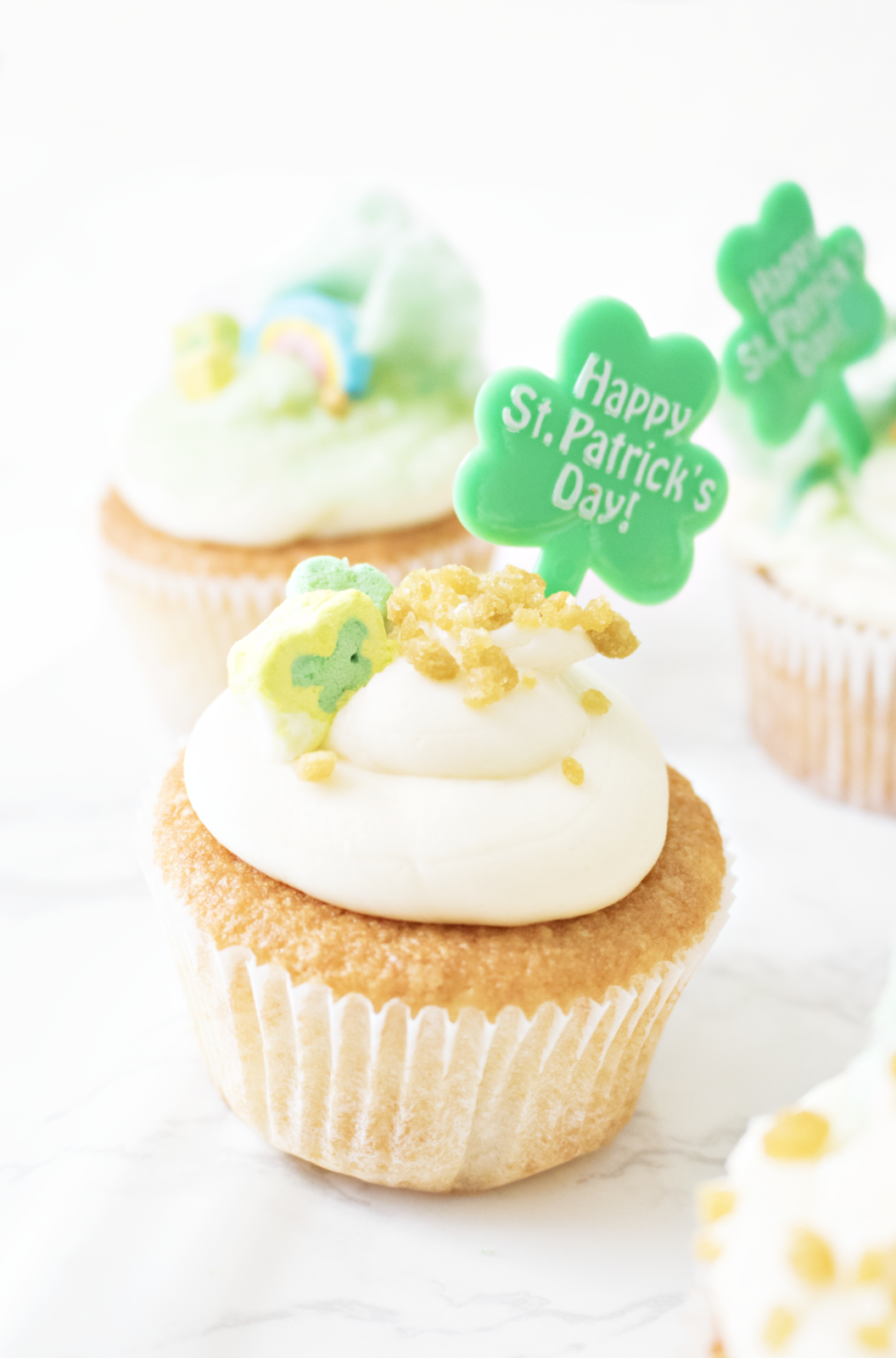 St. Patrick’s Day Cupcakes & Milkshakes - The Mint Sweater